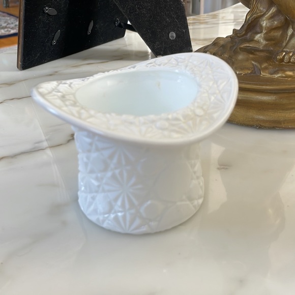 Fenton | Accents | Fenton Vintage Milk Glass Daisy Button Top Hat ...
